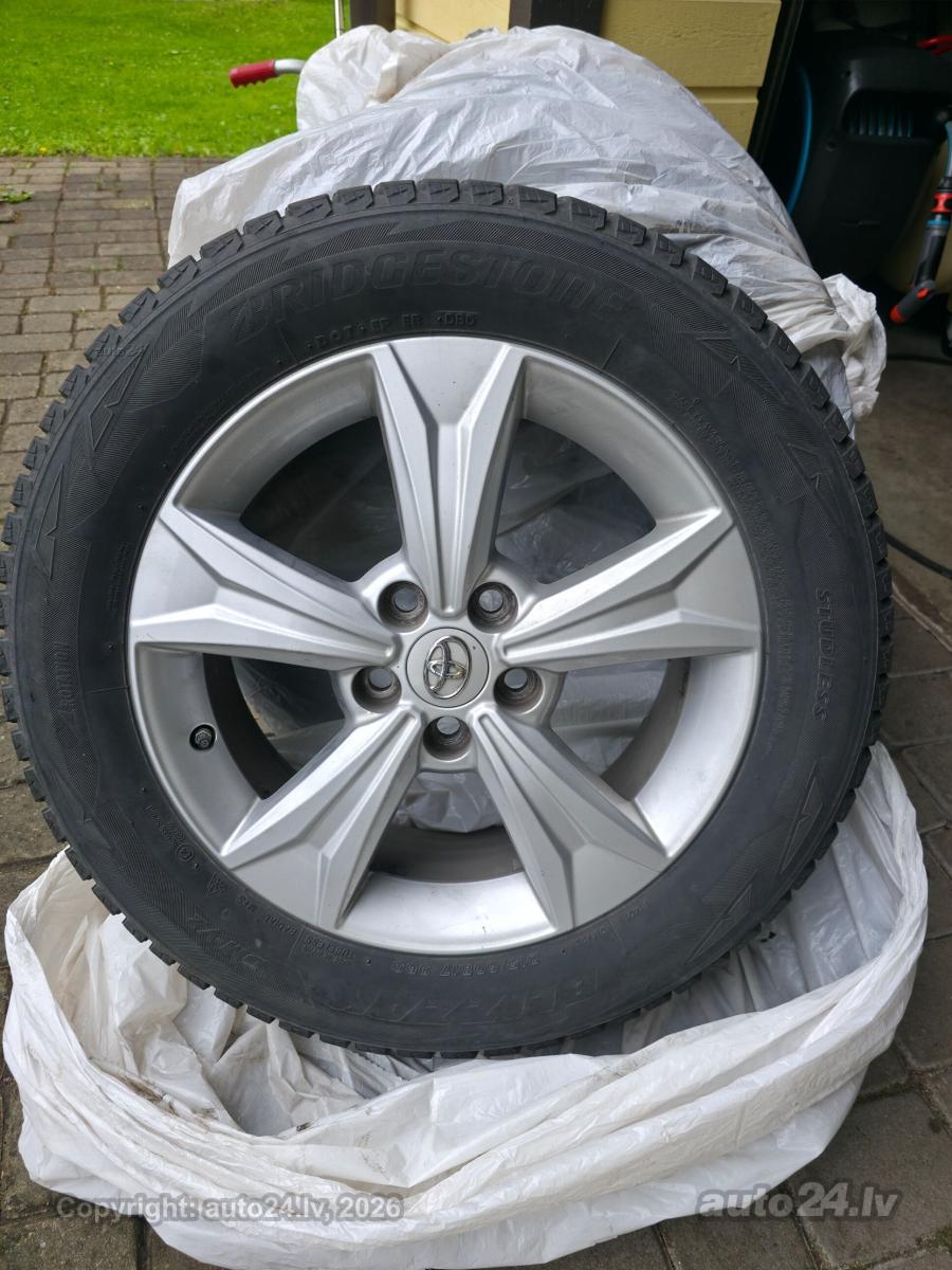 Pelēks Toyota C-HR 2017 Tallina, ar dzinēja tilpumu 1.20 L un nobraukumu 62 tūkst. km par 15300 €, foto 15 vietnē AUTOMOTO.COM.LV
