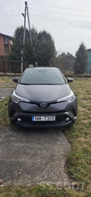 Серый Тойота C-HR 2017 в Рига, объемом двигателя 1.80 л и пробегом 156 тыс. км за 15800 €, фото  на AUTOMOTO.COM.LV