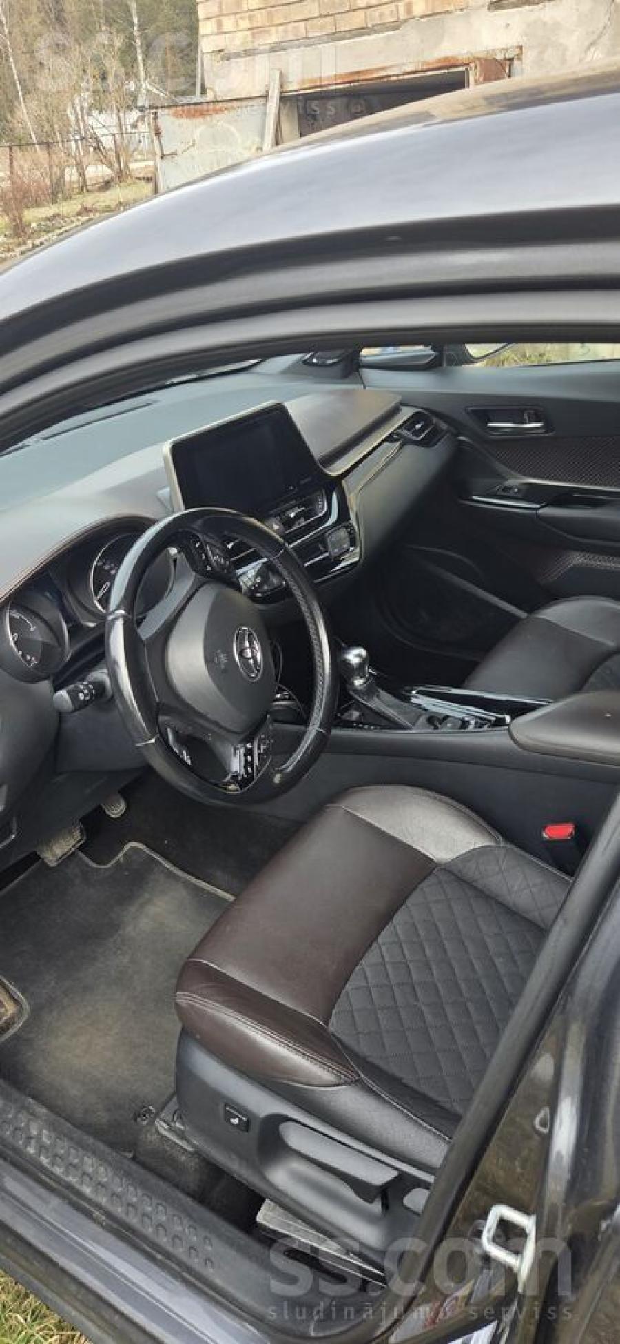Pelēks Toyota C-HR 2017 Rīga, ar dzinēja tilpumu 1.80 L un nobraukumu 156 tūkst. km par 15800 €, foto 7 vietnē AUTOMOTO.COM.LV