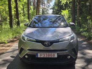 Grey Toyota C-HR 2017 in Vilnius, with an engine capacity of 1.80 L and mileage of 107 thousand km for 16300 €, photo 3 on AUTOMOTO.COM.LV