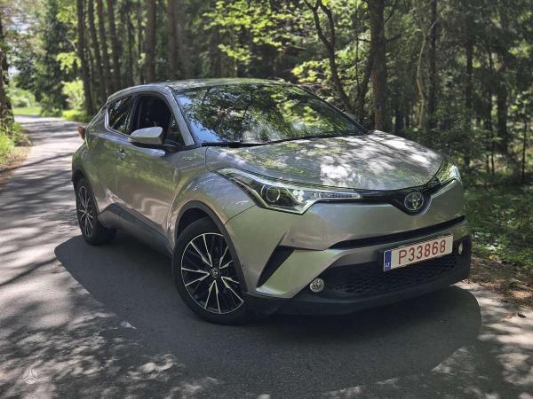 Серый Тойота C-HR 2017 в Вильнюс, объемом двигателя 1.80 л и пробегом 107 тыс. км за 16300 €, фото 3 на AUTOMOTO.COM.LV