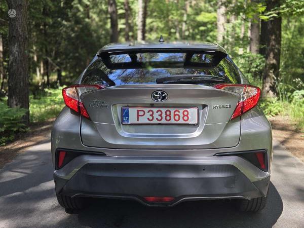 Серый Тойота C-HR 2017 в Вильнюс, объемом двигателя 1.80 л и пробегом 107 тыс. км за 16300 €, фото 5 на AUTOMOTO.COM.LV