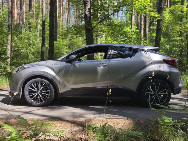Серый Тойота C-HR 2017 в Вильнюс, объемом двигателя 1.80 л и пробегом 107 тыс. км за 16300 €, фото 7 на AUTOMOTO.COM.LV