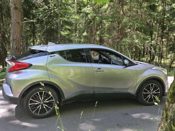 Серый Тойота C-HR 2017 в Вильнюс, объемом двигателя 1.80 л и пробегом 107 тыс. км за 16300 €, фото 8 на AUTOMOTO.COM.LV
