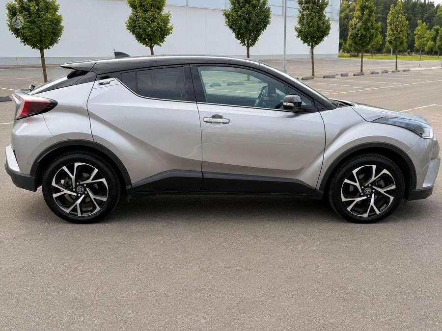 Grey Toyota C-HR 2017 in Vilnius, with an engine capacity of 1.20 L and mileage of 219 thousand km for 13890 €, photo 3 on AUTOMOTO.COM.LV