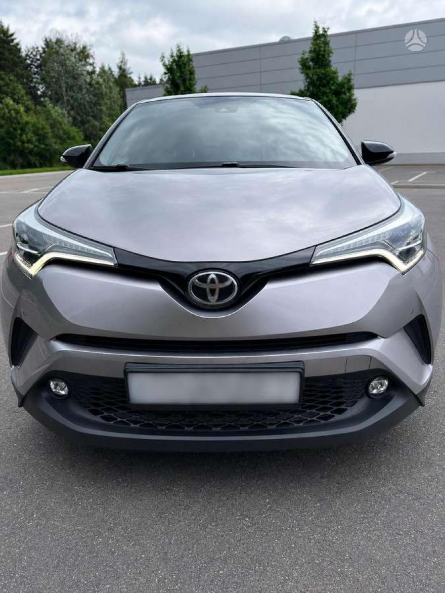 Grey Toyota C-HR 2017 in Vilnius, with an engine capacity of 1.20 L and mileage of 219 thousand km for 13890 €, photo 4 on AUTOMOTO.COM.LV