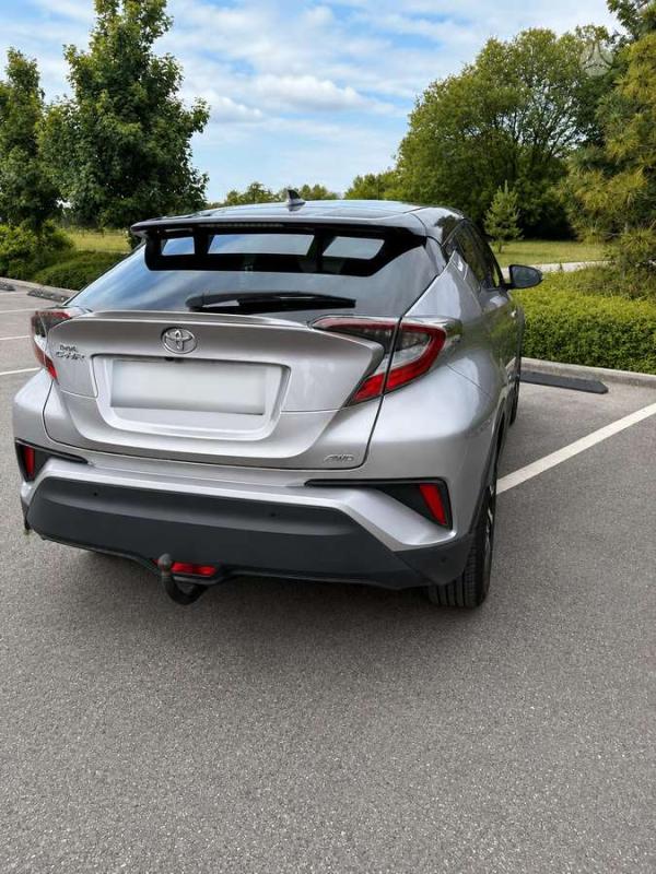 Pelēks Toyota C-HR 2017 Viļņa, ar dzinēja tilpumu 1.20 L un nobraukumu 219 tūkst. km par 13890 €, foto 4 vietnē AUTOMOTO.COM.LV