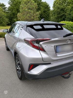 Grey Toyota C-HR 2017 in Vilnius, with an engine capacity of 1.20 L and mileage of 219 thousand km for 13890 €, photo 6 on AUTOMOTO.COM.LV