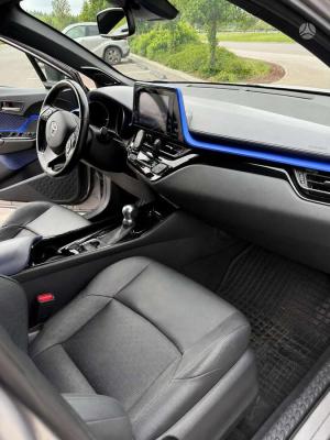 Grey Toyota C-HR 2017 in Vilnius, with an engine capacity of 1.20 L and mileage of 219 thousand km for 13890 €, photo 8 on AUTOMOTO.COM.LV