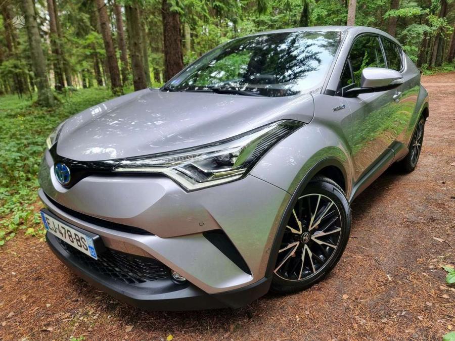 Серый Тойота C-HR 2017 в Таураге, объемом двигателя 1.80 л и пробегом 160 тыс. км за 15700 €, фото 1 на AUTOMOTO.COM.LV