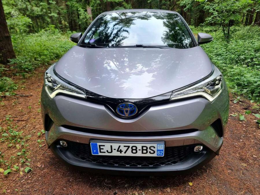 Серый Тойота C-HR 2017 в Таураге, объемом двигателя 1.80 л и пробегом 160 тыс. км за 15700 €, фото 3 на AUTOMOTO.COM.LV
