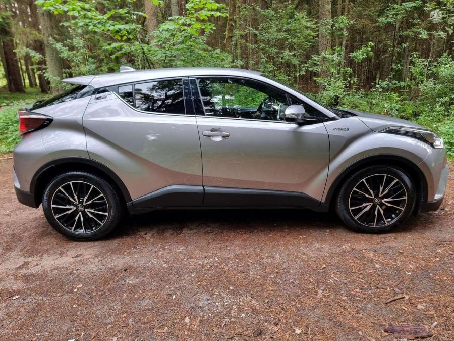 Серый Тойота C-HR 2017 в Таураге, объемом двигателя 1.80 л и пробегом 160 тыс. км за 15700 €, фото 7 на AUTOMOTO.COM.LV