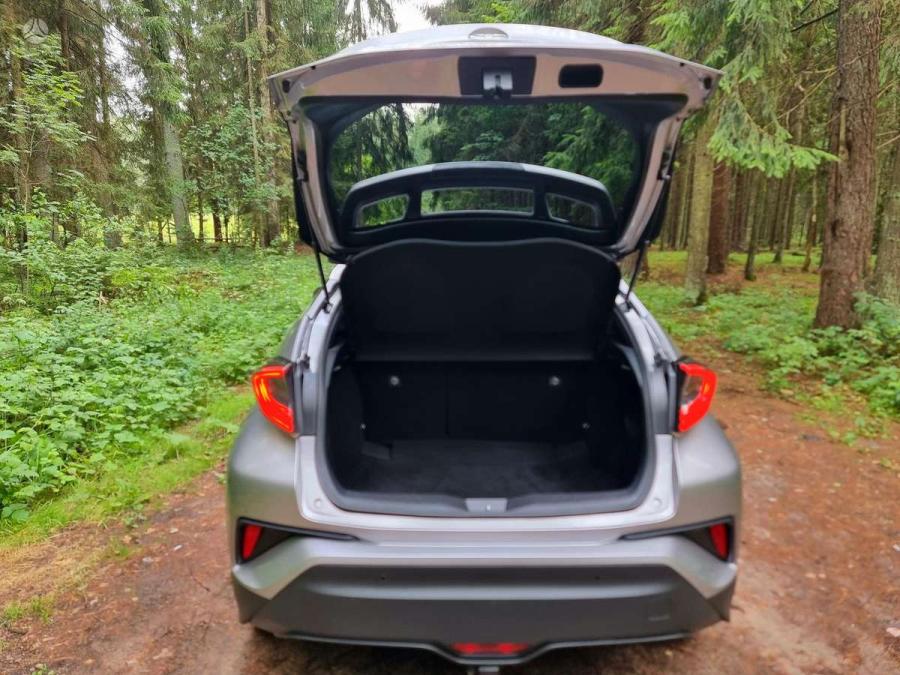 Серый Тойота C-HR 2017 в Таураге, объемом двигателя 1.80 л и пробегом 160 тыс. км за 15700 €, фото 10 на AUTOMOTO.COM.LV