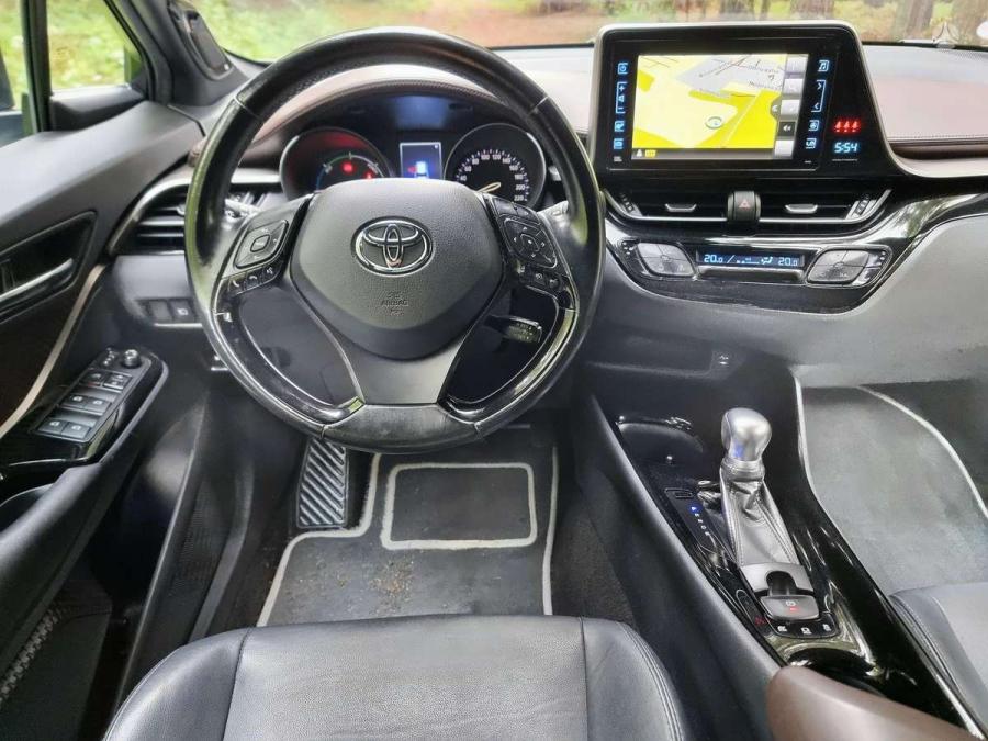 Серый Тойота C-HR 2017 в Таураге, объемом двигателя 1.80 л и пробегом 160 тыс. км за 15700 €, фото 18 на AUTOMOTO.COM.LV