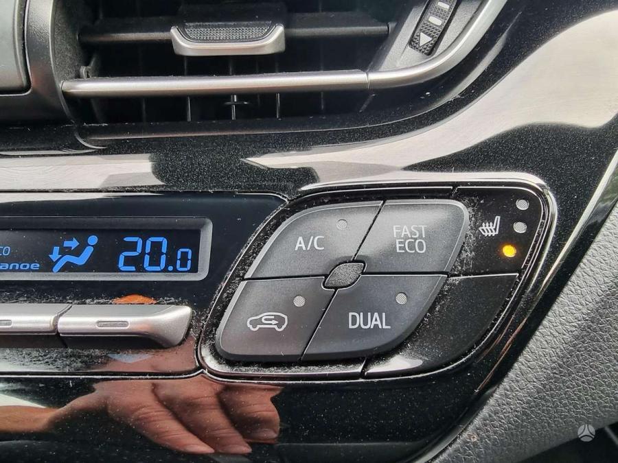 Серый Тойота C-HR 2017 в Таураге, объемом двигателя 1.80 л и пробегом 160 тыс. км за 15700 €, фото 27 на AUTOMOTO.COM.LV