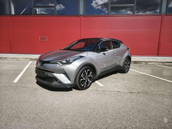 Pelēks Toyota C-HR 2017 Kauņa, ar dzinēja tilpumu 1.80 L un nobraukumu 200 tūkst. km par 15250 €, foto 1 vietnē AUTOMOTO.COM.LV