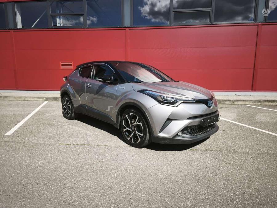 Серый Тойота C-HR 2017 в Каунас, объемом двигателя 1.80 л и пробегом 200 тыс. км за 15250 €, фото 4 на AUTOMOTO.COM.LV