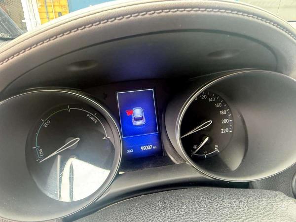 Grey Toyota C-HR 2017 in Mazeikiai, with an engine capacity of 1.80 L and mileage of 99 thousand km for 19999 €, photo 6 on AUTOMOTO.COM.LV