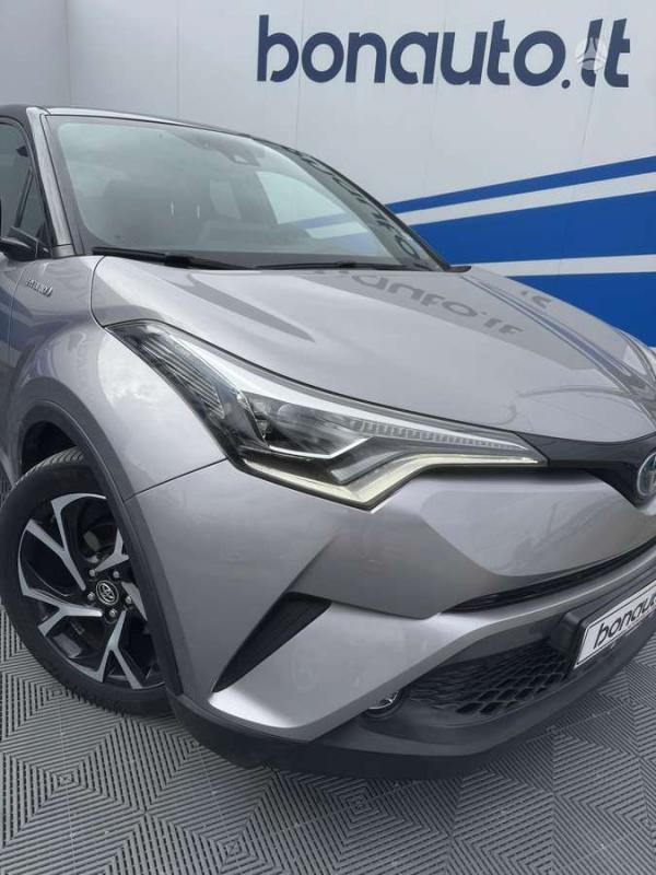 Grey Toyota C-HR 2017 in Kaunas, with an engine capacity of 1.80 L and mileage of 124 thousand km for 16450 €, photo 3 on AUTOMOTO.COM.LV