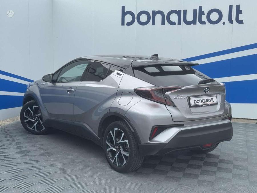 Серый Тойота C-HR 2017 в Каунас, объемом двигателя 1.80 л и пробегом 124 тыс. км за 16450 €, фото 6 на AUTOMOTO.COM.LV