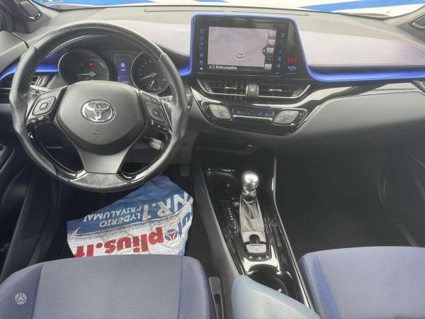 Grey Toyota C-HR 2017 in Kaunas, with an engine capacity of 1.80 L and mileage of 124 thousand km for 16450 €, photo 8 on AUTOMOTO.COM.LV