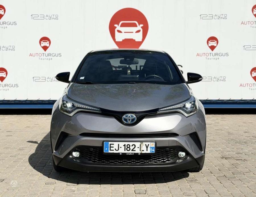 Grey Toyota C-HR 2017 in Taurage, with an engine capacity of 1.80 L and mileage of 197 thousand km for 14300 €, photo 6 on AUTOMOTO.COM.LV