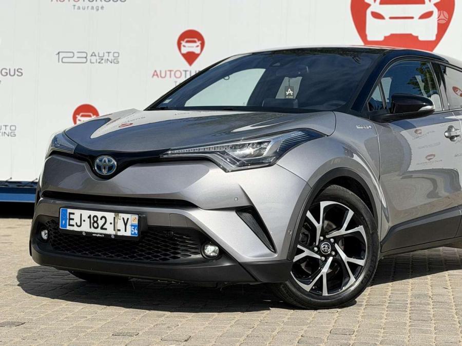 Grey Toyota C-HR 2017 in Taurage, with an engine capacity of 1.80 L and mileage of 197 thousand km for 14300 €, photo 9 on AUTOMOTO.COM.LV