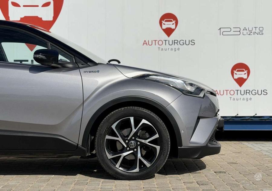 Grey Toyota C-HR 2017 in Taurage, with an engine capacity of 1.80 L and mileage of 197 thousand km for 14300 €, photo 13 on AUTOMOTO.COM.LV