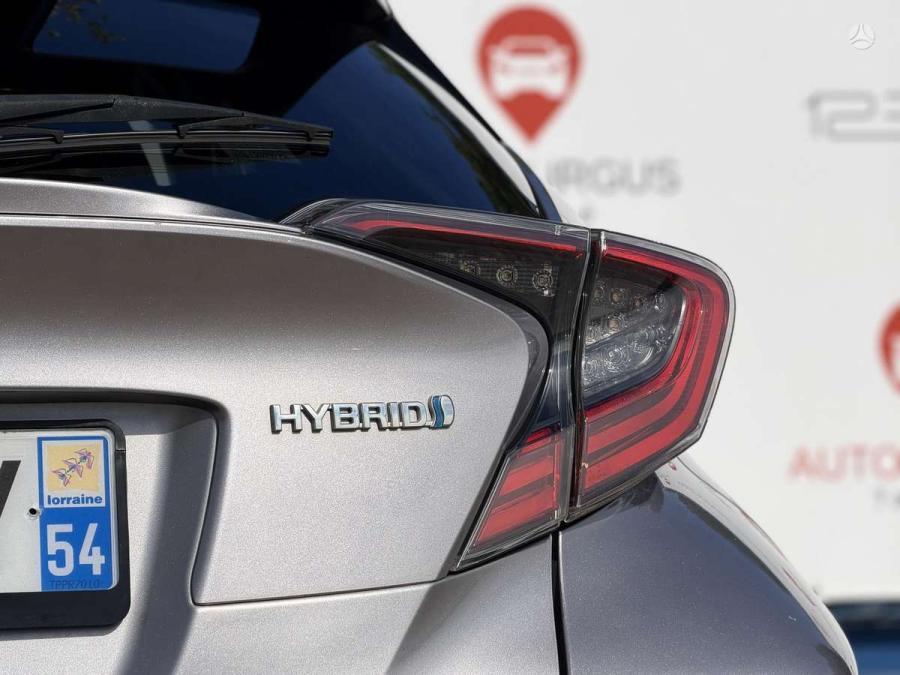 Grey Toyota C-HR 2017 in Taurage, with an engine capacity of 1.80 L and mileage of 197 thousand km for 14300 €, photo 24 on AUTOMOTO.COM.LV