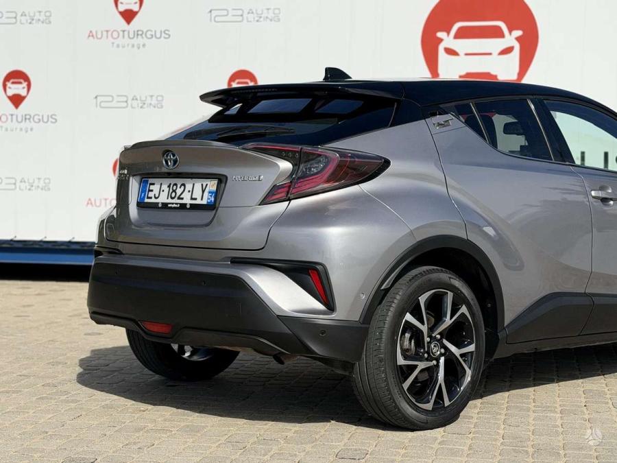 Grey Toyota C-HR 2017 in Taurage, with an engine capacity of 1.80 L and mileage of 197 thousand km for 14300 €, photo 28 on AUTOMOTO.COM.LV