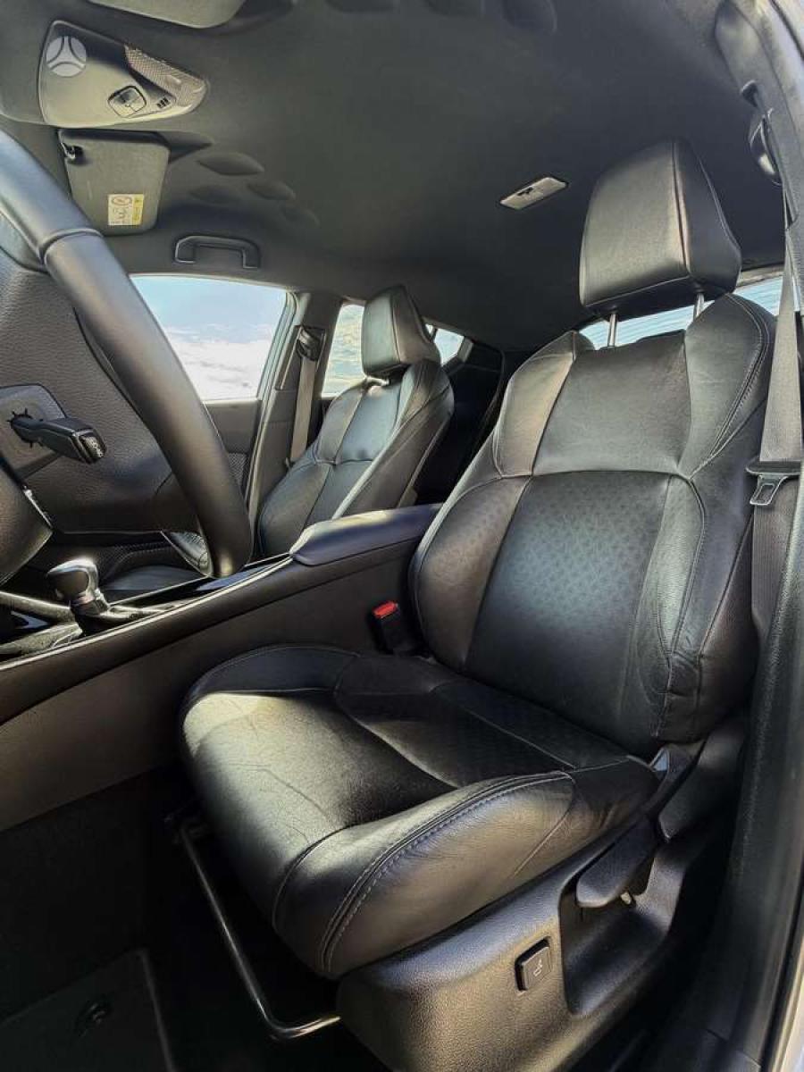 Grey Toyota C-HR 2017 in Taurage, with an engine capacity of 1.80 L and mileage of 197 thousand km for 14300 €, photo 32 on AUTOMOTO.COM.LV