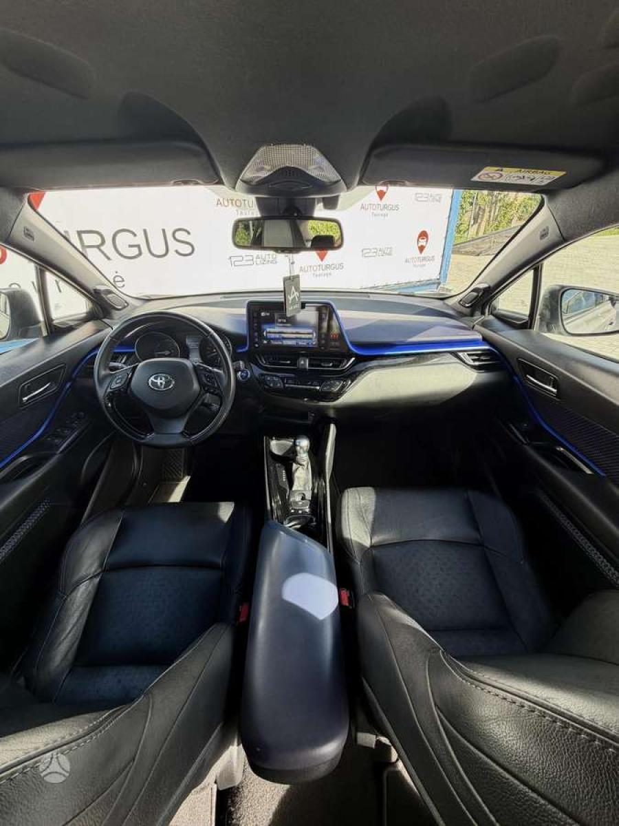 Grey Toyota C-HR 2017 in Taurage, with an engine capacity of 1.80 L and mileage of 197 thousand km for 14300 €, photo 34 on AUTOMOTO.COM.LV