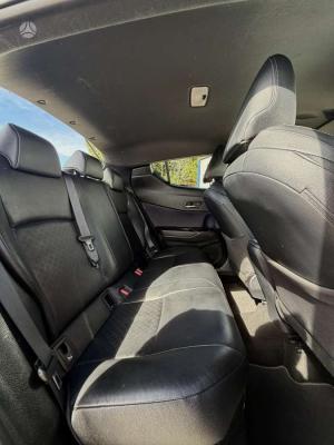 Grey Toyota C-HR 2017 in Taurage, with an engine capacity of 1.80 L and mileage of 197 thousand km for 14300 €, photo 35 on AUTOMOTO.COM.LV