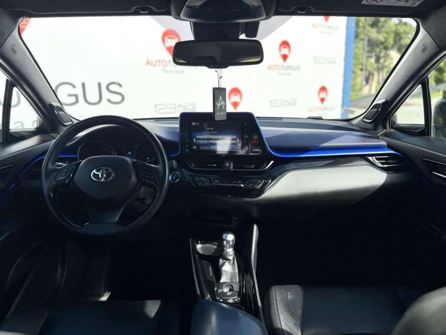 Grey Toyota C-HR 2017 in Taurage, with an engine capacity of 1.80 L and mileage of 197 thousand km for 14300 €, photo 41 on AUTOMOTO.COM.LV