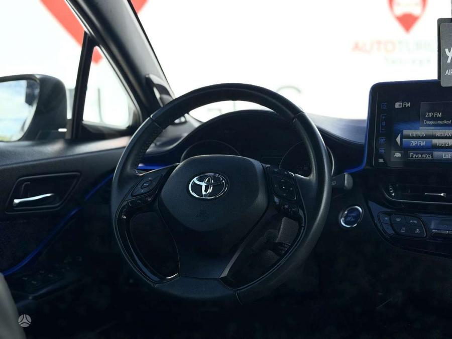 Grey Toyota C-HR 2017 in Taurage, with an engine capacity of 1.80 L and mileage of 197 thousand km for 14300 €, photo 42 on AUTOMOTO.COM.LV