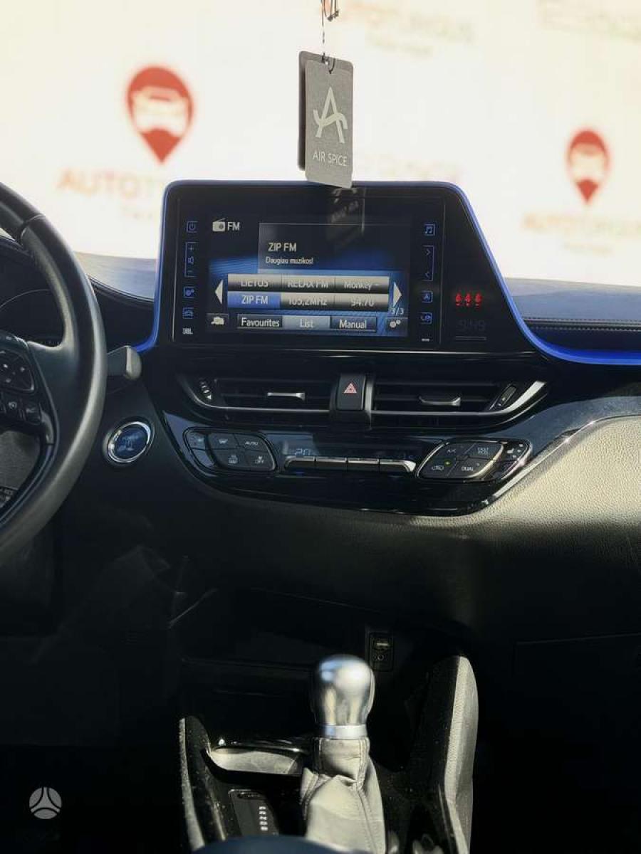 Grey Toyota C-HR 2017 in Taurage, with an engine capacity of 1.80 L and mileage of 197 thousand km for 14300 €, photo 43 on AUTOMOTO.COM.LV