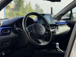Grey Toyota C-HR 2017 in Taurage, with an engine capacity of 1.80 L and mileage of 197 thousand km for 14300 €, photo 44 on AUTOMOTO.COM.LV