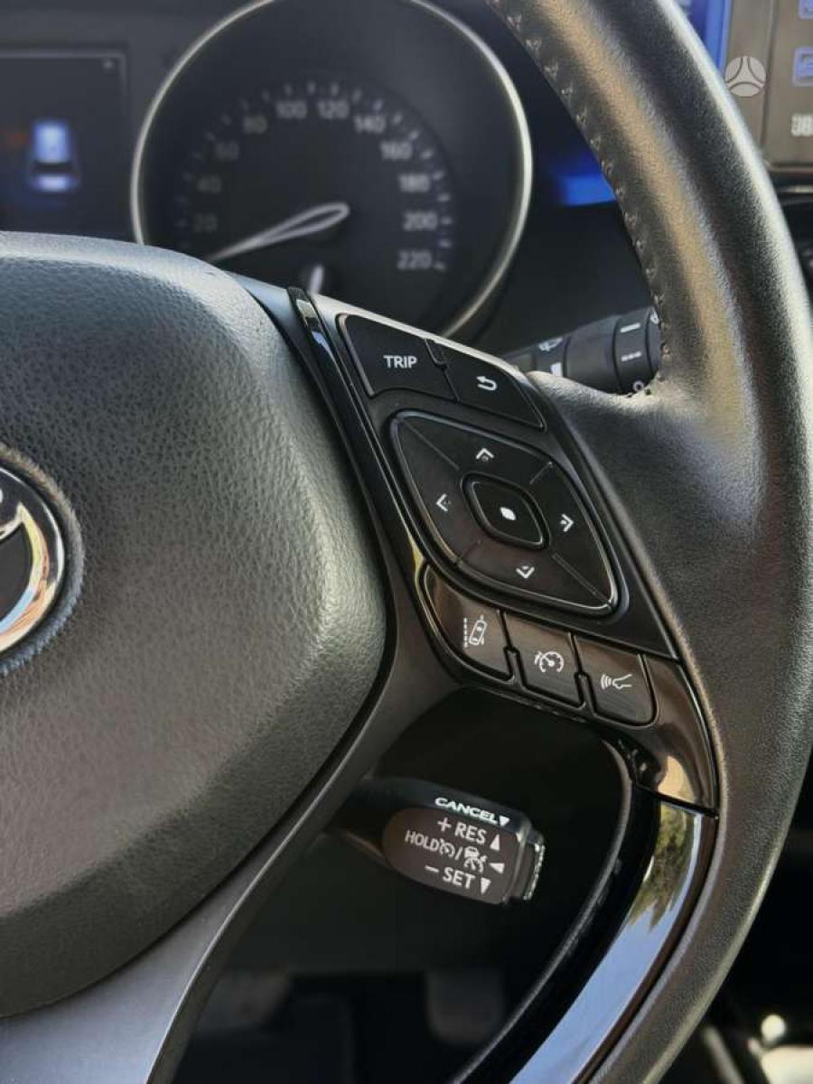 Grey Toyota C-HR 2017 in Taurage, with an engine capacity of 1.80 L and mileage of 197 thousand km for 14300 €, photo 47 on AUTOMOTO.COM.LV