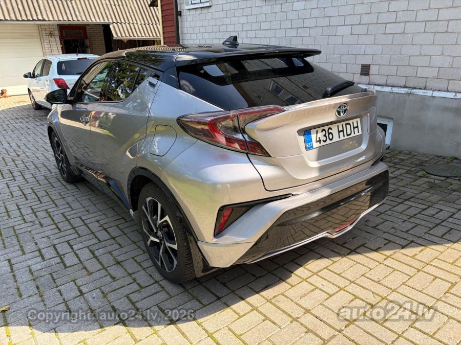 Pelēks Toyota C-HR 2017 Veru, ar dzinēja tilpumu 1.80 L un nobraukumu 187 tūkst. km par 18500 €, foto 4 vietnē AUTOMOTO.COM.LV