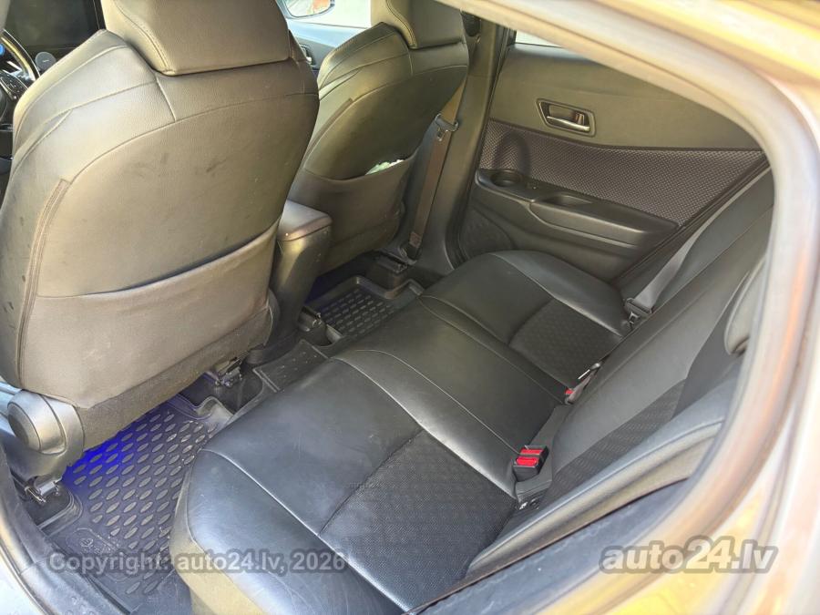 Pelēks Toyota C-HR 2017 Veru, ar dzinēja tilpumu 1.80 L un nobraukumu 187 tūkst. km par 18500 €, foto 9 vietnē AUTOMOTO.COM.LV