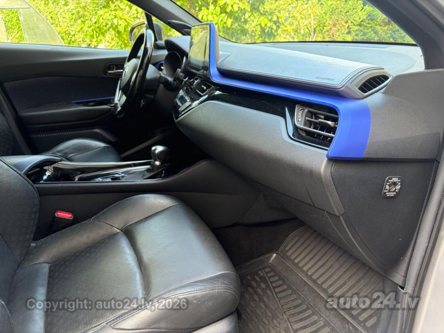 Pelēks Toyota C-HR 2017 Veru, ar dzinēja tilpumu 1.80 L un nobraukumu 187 tūkst. km par 18500 €, foto 14 vietnē AUTOMOTO.COM.LV