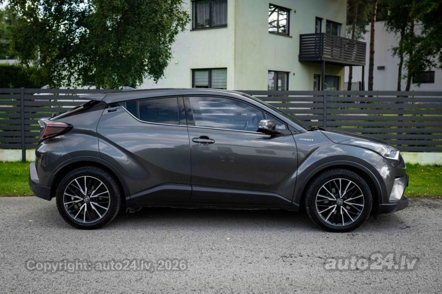 Серый Тойота C-HR 2017 в Таллин, объемом двигателя 1.80 л и пробегом 198 тыс. км за 14500 €, фото 3 на AUTOMOTO.COM.LV