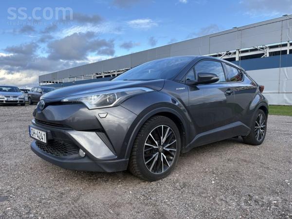 Серый Тойота C-HR 2017 в Даугавпилс, объемом двигателя 1.80 л и пробегом 230 тыс. км за 15250 €, фото 1 на AUTOMOTO.COM.LV
