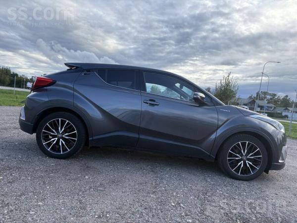 Серый Тойота C-HR 2017 в Даугавпилс, объемом двигателя 1.80 л и пробегом 230 тыс. км за 15250 €, фото 7 на AUTOMOTO.COM.LV