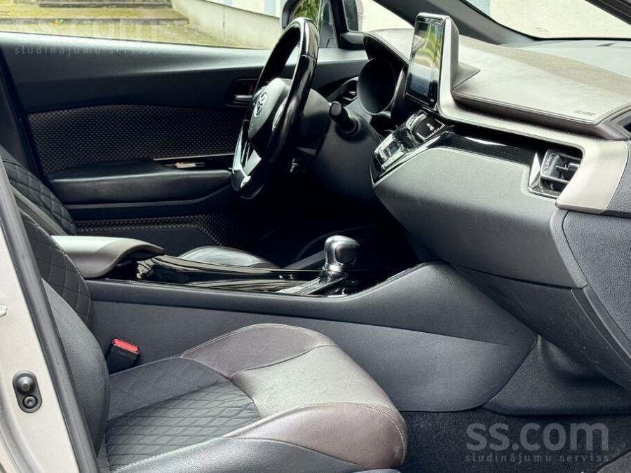Pelēks Toyota C-HR 2017 Jelgava, ar dzinēja tilpumu 1.80 L un nobraukumu 189 tūkst. km par 16300 €, foto 18 vietnē AUTOMOTO.COM.LV