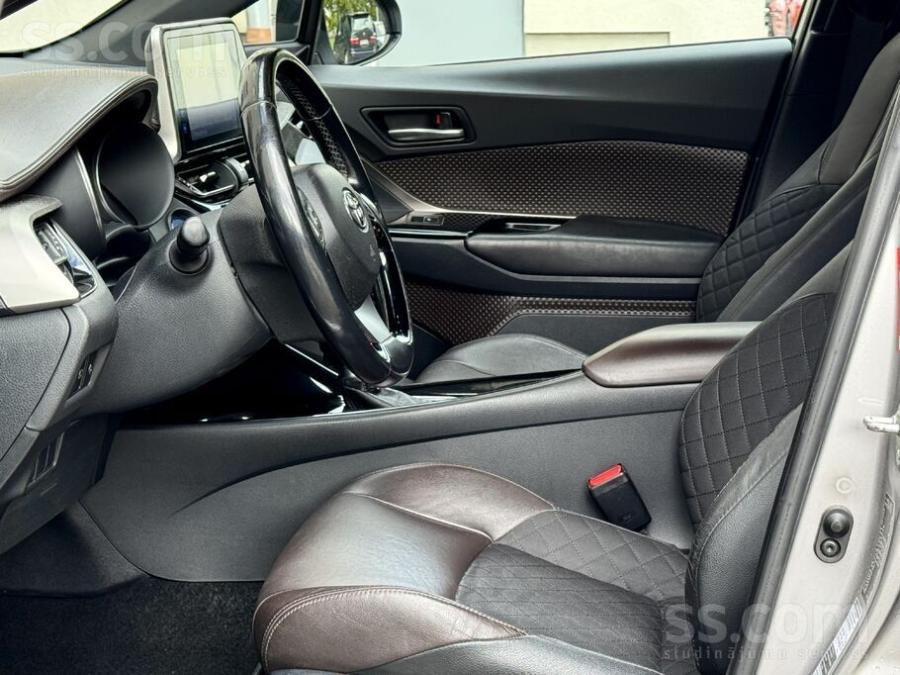 Pelēks Toyota C-HR 2017 Jelgava, ar dzinēja tilpumu 1.80 L un nobraukumu 189 tūkst. km par 16300 €, foto 20 vietnē AUTOMOTO.COM.LV