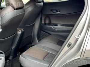 Pelēks Toyota C-HR 2017 Jelgava, ar dzinēja tilpumu 1.80 L un nobraukumu 189 tūkst. km par 16300 €, foto 24 vietnē AUTOMOTO.COM.LV