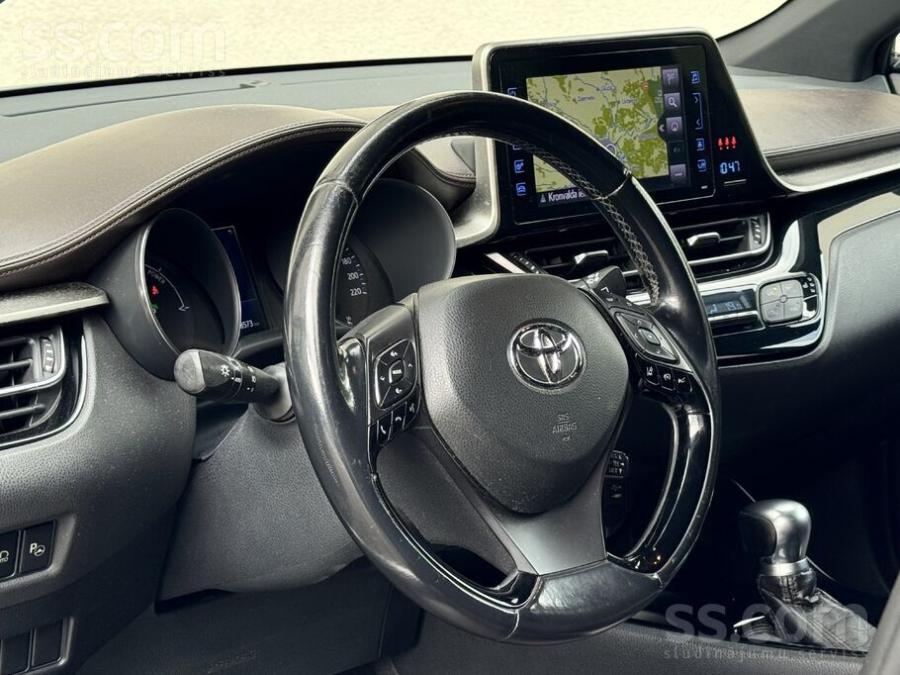 Pelēks Toyota C-HR 2017 Jelgava, ar dzinēja tilpumu 1.80 L un nobraukumu 189 tūkst. km par 16300 €, foto 30 vietnē AUTOMOTO.COM.LV