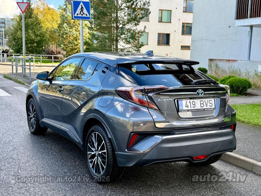 Grey Toyota C-HR 2017 in Tallinn, with an engine capacity of 1.80 L and mileage of 97 thousand km for 16990 €, photo 6 on AUTOMOTO.COM.LV