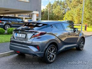 Grey Toyota C-HR 2017 in Tallinn, with an engine capacity of 1.80 L and mileage of 97 thousand km for 16990 €, photo 7 on AUTOMOTO.COM.LV